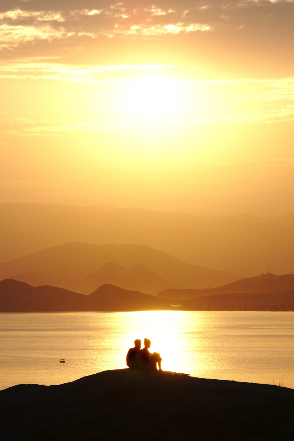 Sightseeing Sunday: Romantic Sight – Sunset at the Beach – MACIJI